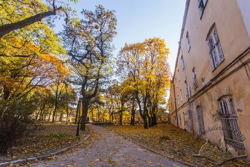 Вул. Лисенка, 12 – будинок офіцерів ПвК "Захід" | Інтерактивний Львів